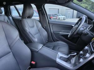 Pelēks Volvo V60 Cross Country 2017 Utena, ar dzinēja tilpumu 1.97 L un nobraukumu 200 tūkst. km par 9490 €, foto 18 vietnē AUTOMOTO.COM.LV