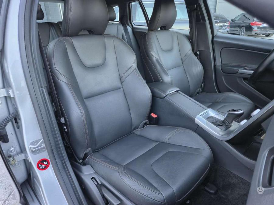 Pelēks Volvo V60 Cross Country 2017 Utena, ar dzinēja tilpumu 1.97 L un nobraukumu 200 tūkst. km par 9490 €, foto 20 vietnē AUTOMOTO.COM.LV