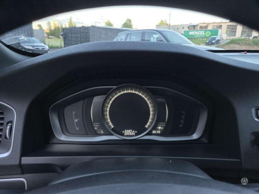 Pelēks Volvo V60 Cross Country 2017 Utena, ar dzinēja tilpumu 1.97 L un nobraukumu 200 tūkst. km par 9490 €, foto 23 vietnē AUTOMOTO.COM.LV