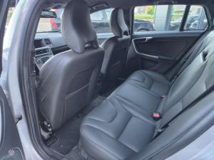 Pelēks Volvo V60 Cross Country 2017 Utena, ar dzinēja tilpumu 1.97 L un nobraukumu 200 tūkst. km par 9490 €, foto 24 vietnē AUTOMOTO.COM.LV