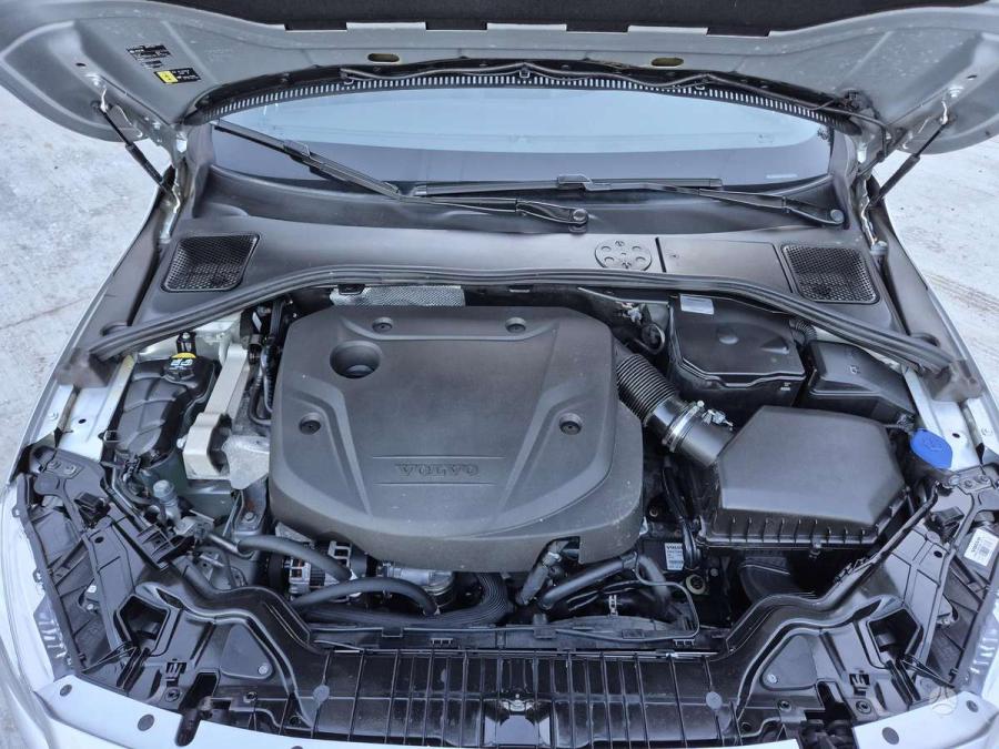 Pelēks Volvo V60 Cross Country 2017 Utena, ar dzinēja tilpumu 1.97 L un nobraukumu 200 tūkst. km par 9490 €, foto 30 vietnē AUTOMOTO.COM.LV