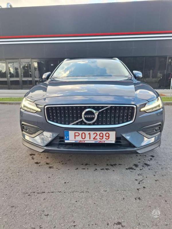 Pelēks Volvo V60 Cross Country 2021 Kauņa, ar dzinēja tilpumu 1.97 L un nobraukumu 120 tūkst. km par 16850 €, foto 2 vietnē AUTOMOTO.COM.LV