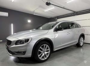 Pelēks Volvo V60 Cross Country 2014 Utena, ar dzinēja tilpumu 2.40 L un nobraukumu 232 tūkst. km par 10950 €, foto  vietnē AUTOMOTO.COM.LV
