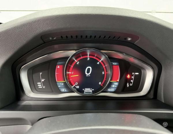 Pelēks Volvo V60 Cross Country 2014 Utena, ar dzinēja tilpumu 2.40 L un nobraukumu 232 tūkst. km par 10950 €, foto 7 vietnē AUTOMOTO.COM.LV
