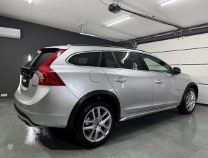 Pelēks Volvo V60 Cross Country 2014 Utena, ar dzinēja tilpumu 2.40 L un nobraukumu 232 tūkst. km par 10950 €, foto 3 vietnē AUTOMOTO.COM.LV