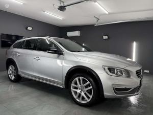 Pelēks Volvo V60 Cross Country 2014 Utena, ar dzinēja tilpumu 2.40 L un nobraukumu 232 tūkst. km par 10950 €, foto 4 vietnē AUTOMOTO.COM.LV