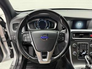 Pelēks Volvo V60 Cross Country 2014 Utena, ar dzinēja tilpumu 2.40 L un nobraukumu 232 tūkst. km par 10950 €, foto 7 vietnē AUTOMOTO.COM.LV