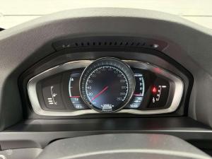 Pelēks Volvo V60 Cross Country 2014 Utena, ar dzinēja tilpumu 2.40 L un nobraukumu 232 tūkst. km par 10950 €, foto 10 vietnē AUTOMOTO.COM.LV