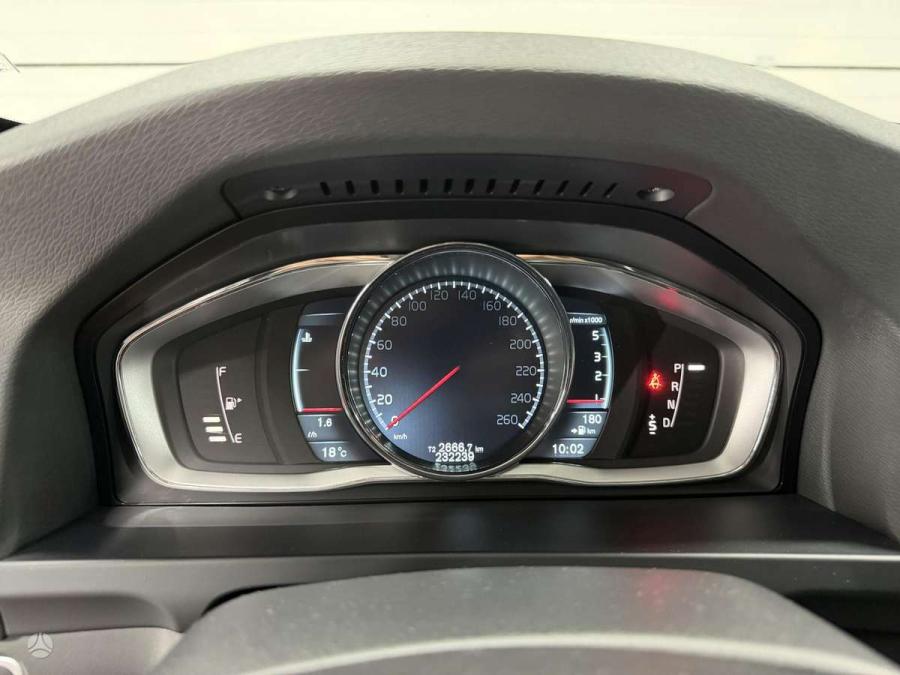 Pelēks Volvo V60 Cross Country 2014 Utena, ar dzinēja tilpumu 2.40 L un nobraukumu 232 tūkst. km par 10950 €, foto 10 vietnē AUTOMOTO.COM.LV
