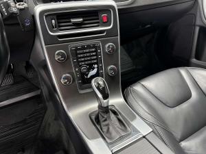 Pelēks Volvo V60 Cross Country 2014 Utena, ar dzinēja tilpumu 2.40 L un nobraukumu 232 tūkst. km par 10950 €, foto 15 vietnē AUTOMOTO.COM.LV