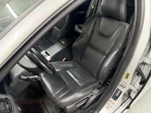 Pelēks Volvo V60 Cross Country 2014 Utena, ar dzinēja tilpumu 2.40 L un nobraukumu 232 tūkst. km par 10950 €, foto 18 vietnē AUTOMOTO.COM.LV