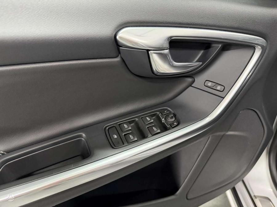 Pelēks Volvo V60 Cross Country 2014 Utena, ar dzinēja tilpumu 2.40 L un nobraukumu 232 tūkst. km par 10950 €, foto 20 vietnē AUTOMOTO.COM.LV