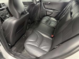Pelēks Volvo V60 Cross Country 2014 Utena, ar dzinēja tilpumu 2.40 L un nobraukumu 232 tūkst. km par 10950 €, foto 22 vietnē AUTOMOTO.COM.LV