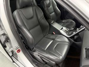 Pelēks Volvo V60 Cross Country 2014 Utena, ar dzinēja tilpumu 2.40 L un nobraukumu 232 tūkst. km par 10950 €, foto 26 vietnē AUTOMOTO.COM.LV
