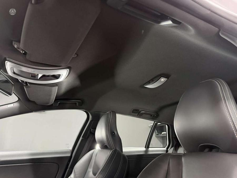 Pelēks Volvo V60 Cross Country 2014 Utena, ar dzinēja tilpumu 2.40 L un nobraukumu 232 tūkst. km par 10950 €, foto 27 vietnē AUTOMOTO.COM.LV