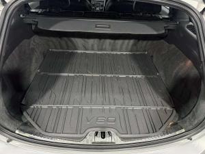 Pelēks Volvo V60 Cross Country 2014 Utena, ar dzinēja tilpumu 2.40 L un nobraukumu 232 tūkst. km par 10950 €, foto 28 vietnē AUTOMOTO.COM.LV