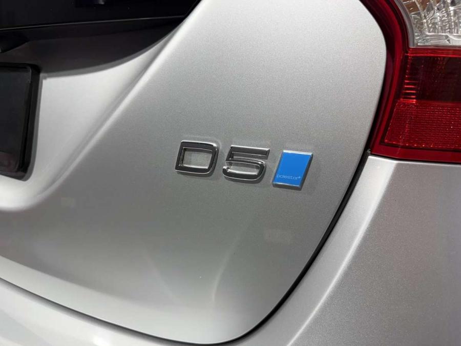 Pelēks Volvo V60 Cross Country 2014 Utena, ar dzinēja tilpumu 2.40 L un nobraukumu 232 tūkst. km par 10950 €, foto 34 vietnē AUTOMOTO.COM.LV