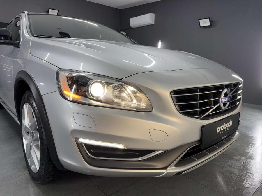 Pelēks Volvo V60 Cross Country 2014 Utena, ar dzinēja tilpumu 2.40 L un nobraukumu 232 tūkst. km par 10950 €, foto 35 vietnē AUTOMOTO.COM.LV