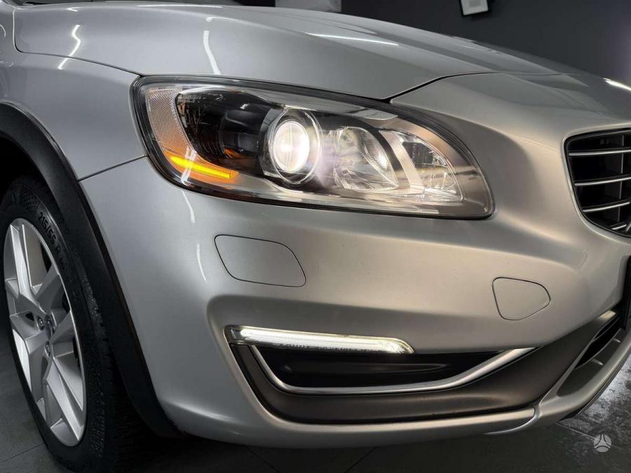 Pelēks Volvo V60 Cross Country 2014 Utena, ar dzinēja tilpumu 2.40 L un nobraukumu 232 tūkst. km par 10950 €, foto 36 vietnē AUTOMOTO.COM.LV