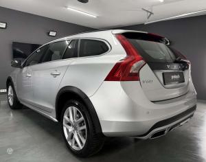 Pelēks Volvo V60 Cross Country 2014 Utena, ar dzinēja tilpumu 2.40 L un nobraukumu 232 tūkst. km par 10950 €, foto 38 vietnē AUTOMOTO.COM.LV
