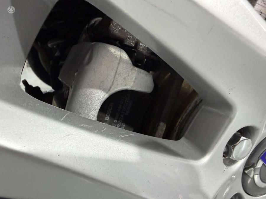 Pelēks Volvo V60 Cross Country 2014 Utena, ar dzinēja tilpumu 2.40 L un nobraukumu 232 tūkst. km par 10950 €, foto 40 vietnē AUTOMOTO.COM.LV
