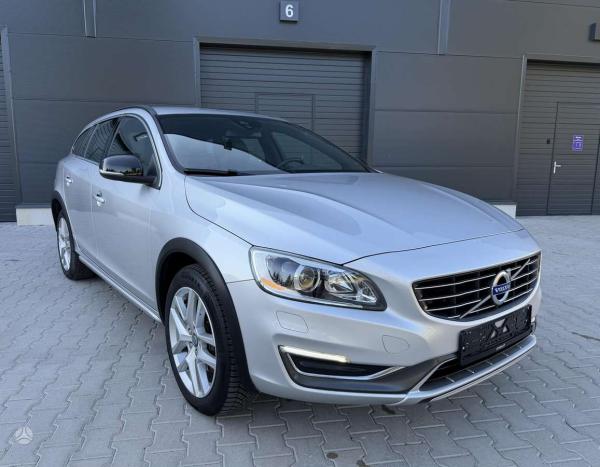Pelēks Volvo V60 Cross Country 2014 Utena, ar dzinēja tilpumu 2.40 L un nobraukumu 232 tūkst. km par 10850 €, foto 1 vietnē AUTOMOTO.COM.LV