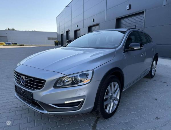 Pelēks Volvo V60 Cross Country 2014 Utena, ar dzinēja tilpumu 2.40 L un nobraukumu 232 tūkst. km par 10850 €, foto 4 vietnē AUTOMOTO.COM.LV