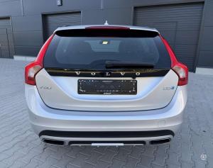 Grey Volvo V60 Cross Country 2014 in Utena, with an engine capacity of 2.40 L and mileage of 232 thousand km for 10850 €, photo 6 on AUTOMOTO.COM.LV