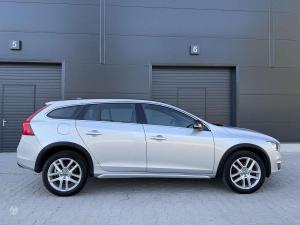 Grey Volvo V60 Cross Country 2014 in Utena, with an engine capacity of 2.40 L and mileage of 232 thousand km for 10850 €, photo 8 on AUTOMOTO.COM.LV