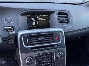 Grey Volvo V60 Cross Country 2014 in Utena, with an engine capacity of 2.40 L and mileage of 232 thousand km for 10850 €, photo 13 on AUTOMOTO.COM.LV
