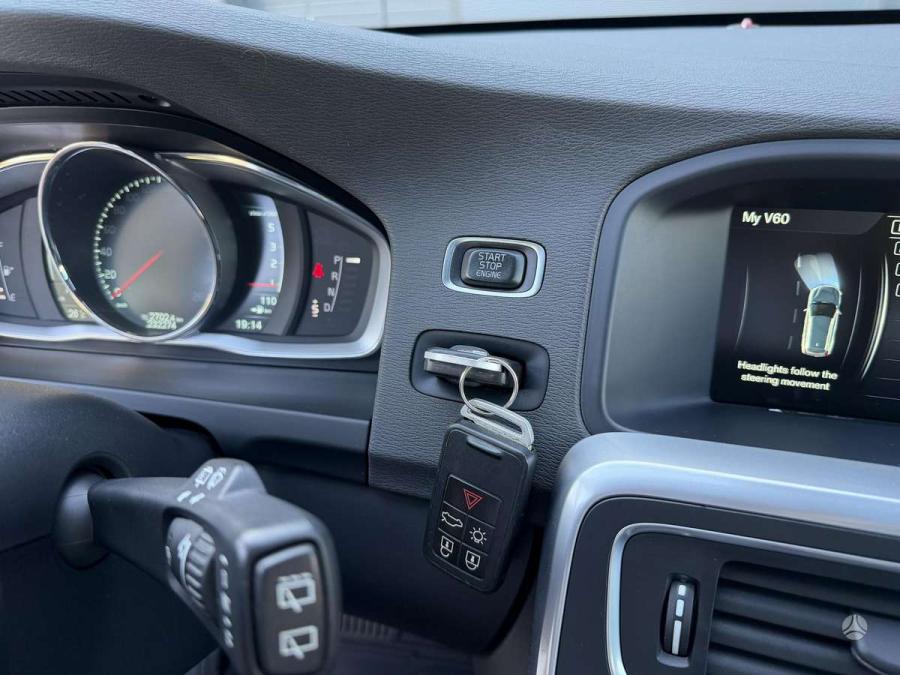 Grey Volvo V60 Cross Country 2014 in Utena, with an engine capacity of 2.40 L and mileage of 232 thousand km for 10850 €, photo 15 on AUTOMOTO.COM.LV