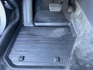 Grey Volvo V60 Cross Country 2014 in Utena, with an engine capacity of 2.40 L and mileage of 232 thousand km for 10850 €, photo 20 on AUTOMOTO.COM.LV