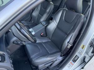 Grey Volvo V60 Cross Country 2014 in Utena, with an engine capacity of 2.40 L and mileage of 232 thousand km for 10850 €, photo 21 on AUTOMOTO.COM.LV
