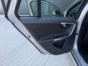 Grey Volvo V60 Cross Country 2014 in Utena, with an engine capacity of 2.40 L and mileage of 232 thousand km for 10850 €, photo 25 on AUTOMOTO.COM.LV