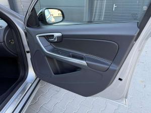 Grey Volvo V60 Cross Country 2014 in Utena, with an engine capacity of 2.40 L and mileage of 232 thousand km for 10850 €, photo 29 on AUTOMOTO.COM.LV