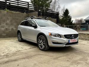 Grey Volvo V60 Cross Country 2016 in Klaipeda, with an engine capacity of 2.50 L and mileage of 137 thousand km for 12800 €, photo 2 on AUTOMOTO.COM.LV