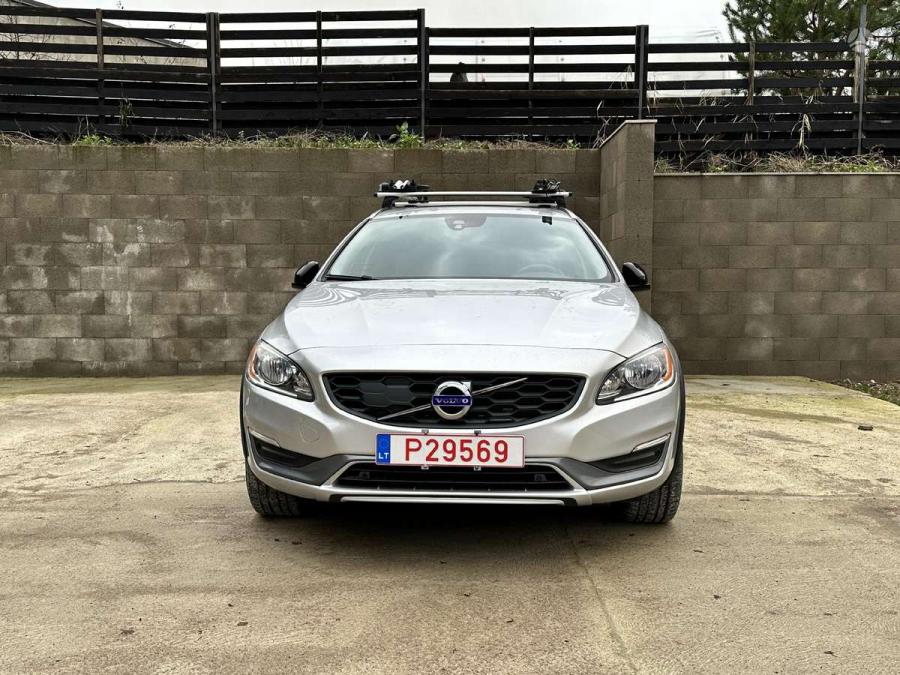 Grey Volvo V60 Cross Country 2016 in Klaipeda, with an engine capacity of 2.50 L and mileage of 137 thousand km for 12800 €, photo 3 on AUTOMOTO.COM.LV