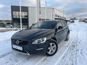 Grey Volvo V60 Cross Country 2016 in Vilnius, with an engine capacity of 1.97 L and mileage of 244 thousand km for 12250 €, photo  on AUTOMOTO.COM.LV