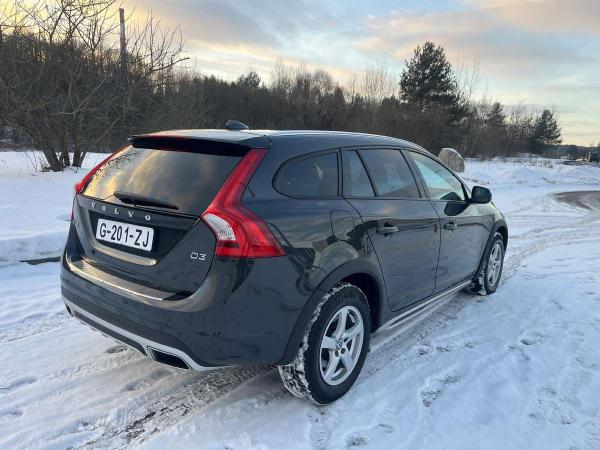 Pelēks Volvo V60 Cross Country 2016 Viļņa, ar dzinēja tilpumu 1.97 L un nobraukumu 244 tūkst. km par 12250 €, foto 5 vietnē AUTOMOTO.COM.LV