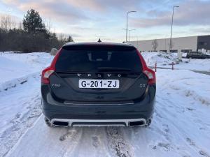 Grey Volvo V60 Cross Country 2016 in Vilnius, with an engine capacity of 1.97 L and mileage of 244 thousand km for 12250 €, photo 6 on AUTOMOTO.COM.LV