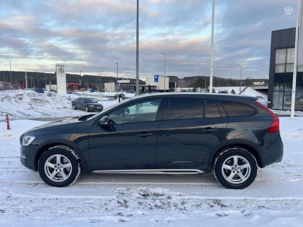 Pelēks Volvo V60 Cross Country 2016 Viļņa, ar dzinēja tilpumu 1.97 L un nobraukumu 244 tūkst. km par 12250 €, foto 8 vietnē AUTOMOTO.COM.LV