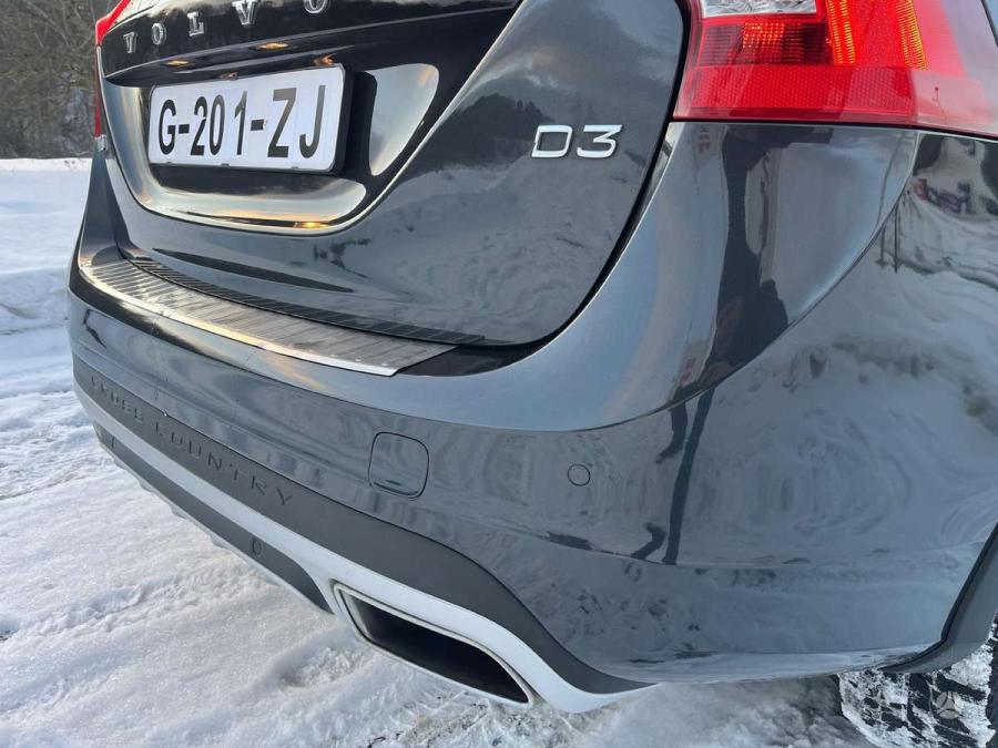 Grey Volvo V60 Cross Country 2016 in Vilnius, with an engine capacity of 1.97 L and mileage of 244 thousand km for 12250 €, photo 13 on AUTOMOTO.COM.LV