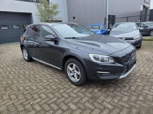 Grey Volvo V60 Cross Country 2016 in Vilnius, with an engine capacity of 1.97 L and mileage of 244 thousand km for 12250 €, photo 39 on AUTOMOTO.COM.LV