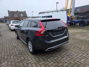Grey Volvo V60 Cross Country 2016 in Vilnius, with an engine capacity of 1.97 L and mileage of 244 thousand km for 12250 €, photo 40 on AUTOMOTO.COM.LV