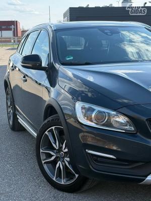 Серый Вольво V60 Cross Country 2016 в Каунас, объемом двигателя 2.40 л и пробегом 245 тыс. км за 10950 €, фото  на AUTOMOTO.COM.LV