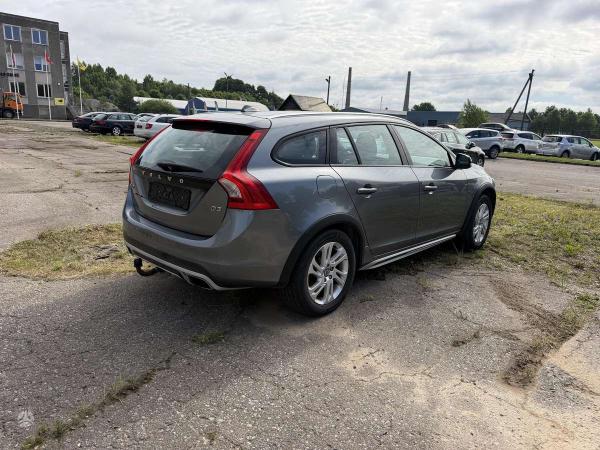 Grey Volvo V60 Cross Country 2016 in Plunge, with an engine capacity of 2.00 L and mileage of 278 thousand km for 7950 €, photo 3 on AUTOMOTO.COM.LV