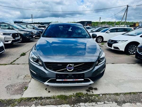 Grey Volvo V60 Cross Country 2016 in Kaunas, with an engine capacity of 2.40 L and mileage of 160 thousand km for 15650 €, photo 2 on AUTOMOTO.COM.LV