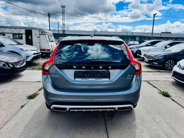 Grey Volvo V60 Cross Country 2016 in Kaunas, with an engine capacity of 2.40 L and mileage of 160 thousand km for 15650 €, photo 5 on AUTOMOTO.COM.LV