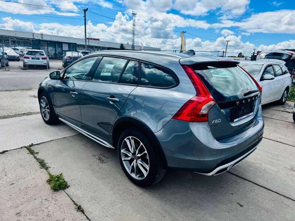 Grey Volvo V60 Cross Country 2016 in Kaunas, with an engine capacity of 2.40 L and mileage of 160 thousand km for 15650 €, photo 6 on AUTOMOTO.COM.LV