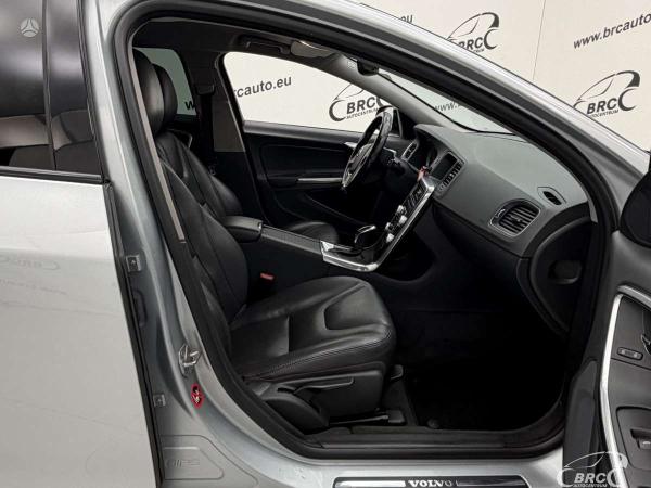 Pelēks Volvo V60 Cross Country 2016 Viļņa, ar dzinēja tilpumu 1.97 L un nobraukumu 235 tūkst. km par 9400 €, foto 5 vietnē AUTOMOTO.COM.LV